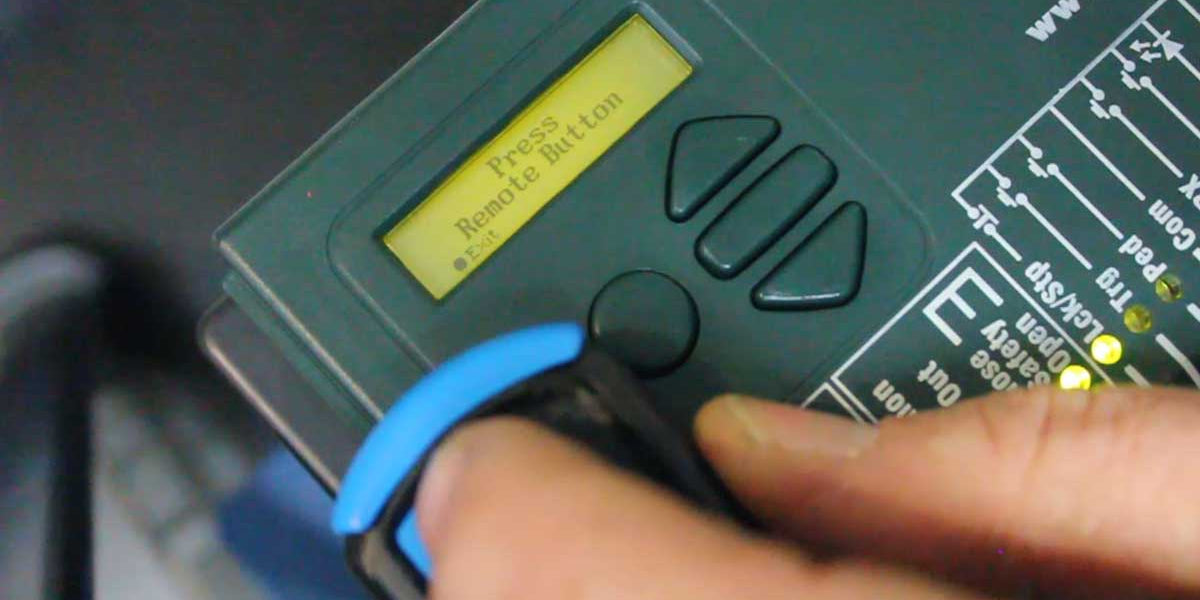 How to Add Remotes to a Centurion D5 Gate Motor Operator — SecureRite